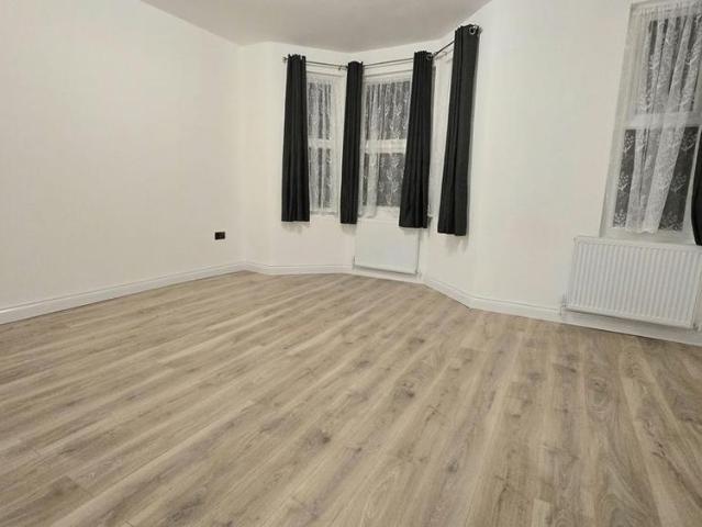 4 bedroom terraced house to rent