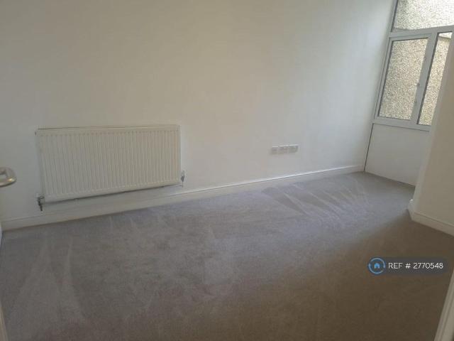 4 bedroom terraced house to rent