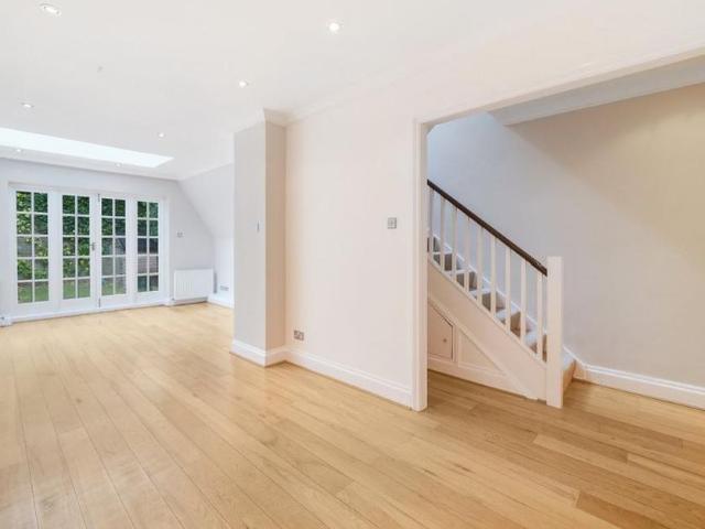 4 bedroom terraced house to rent