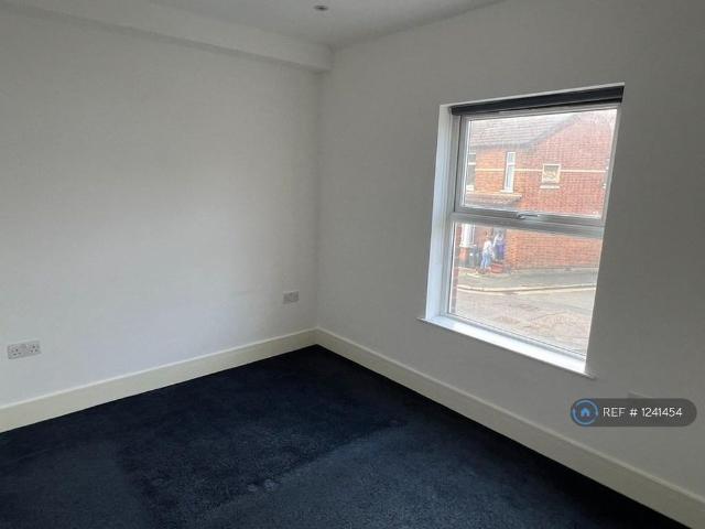 4 bedroom terraced house to rent