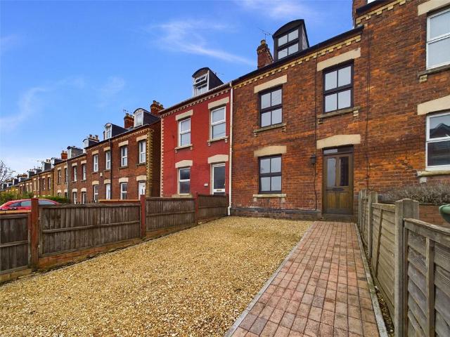 4 bedroom terraced house to rent