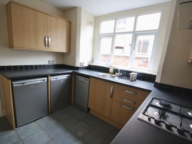 4 bedroom terraced house to rent