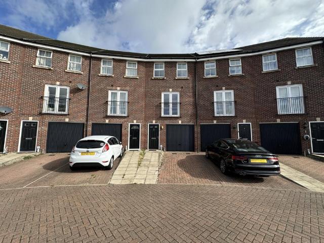 4 bedroom terraced house to rent
