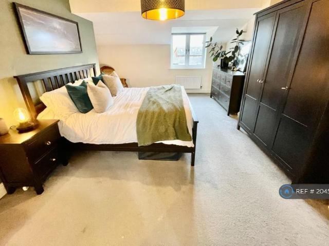 4 bedroom terraced house to rent