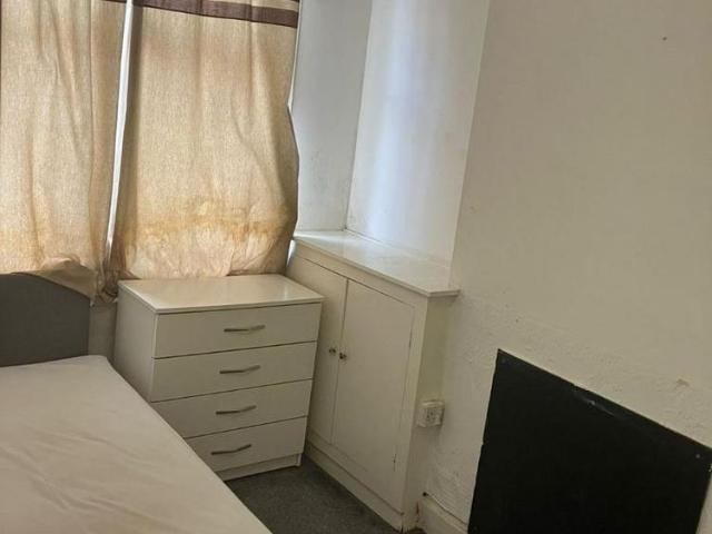 4 bedroom terraced house to rent