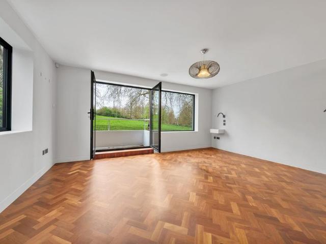4 bedroom terraced house to rent