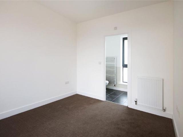 4 bedroom terraced house to rent