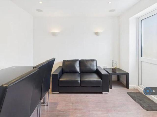 4 bedroom terraced house to rent