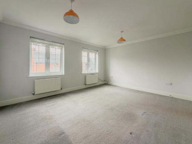 4 bedroom terraced house to rent