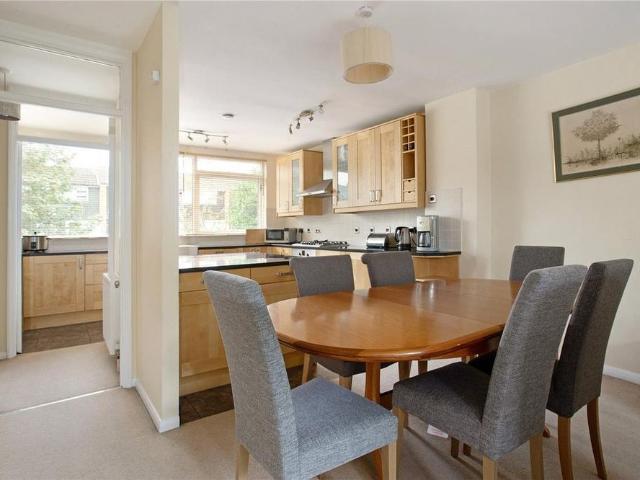 4 bedroom terraced house to rent