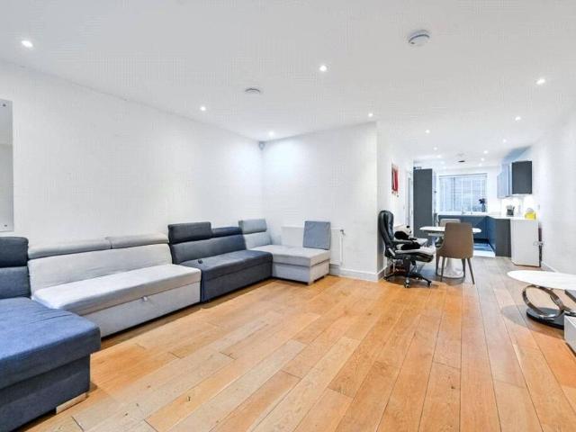 4 bedroom terraced house to rent