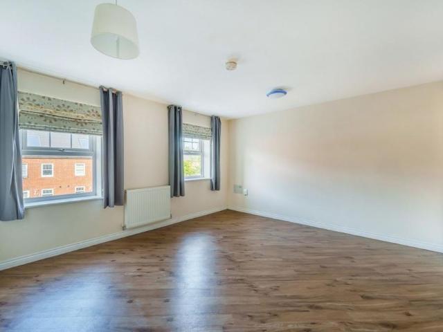 4 bedroom terraced house to rent