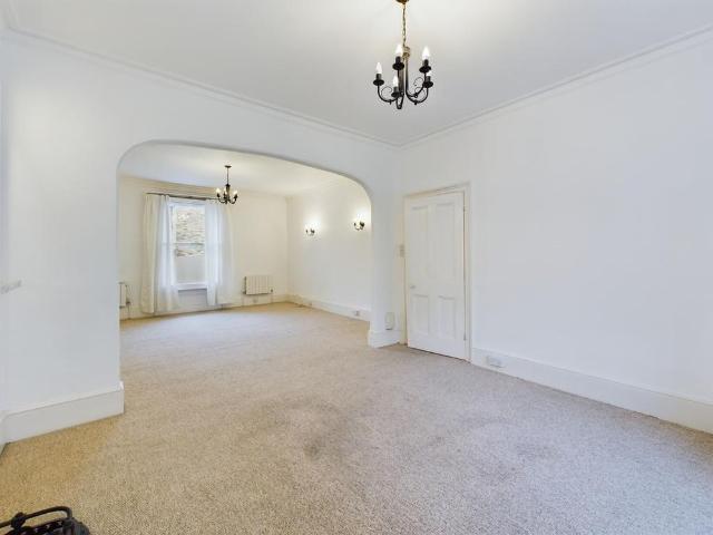 4 bedroom terraced house to rent