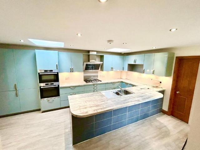 4 bedroom terraced house to rent