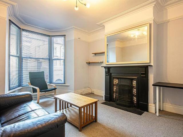 4 bedroom terraced house to rent