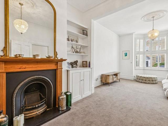 4 bedroom terraced house to rent