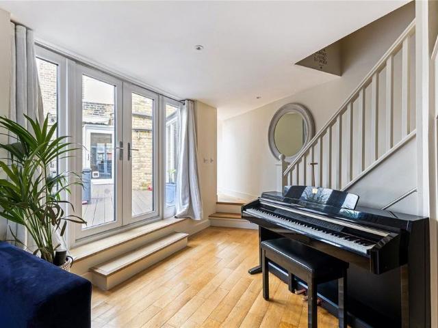 4 bedroom terraced house to rent
