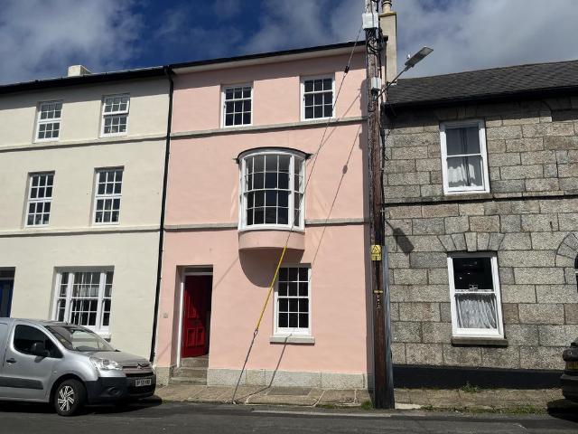 4 bedroom terraced house to rent