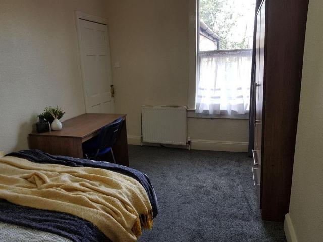 4 bedroom terraced house to rent