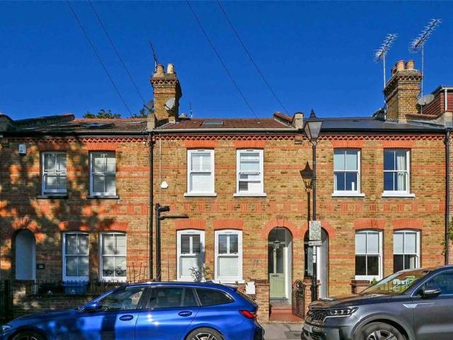 4 bedroom terraced house to rent