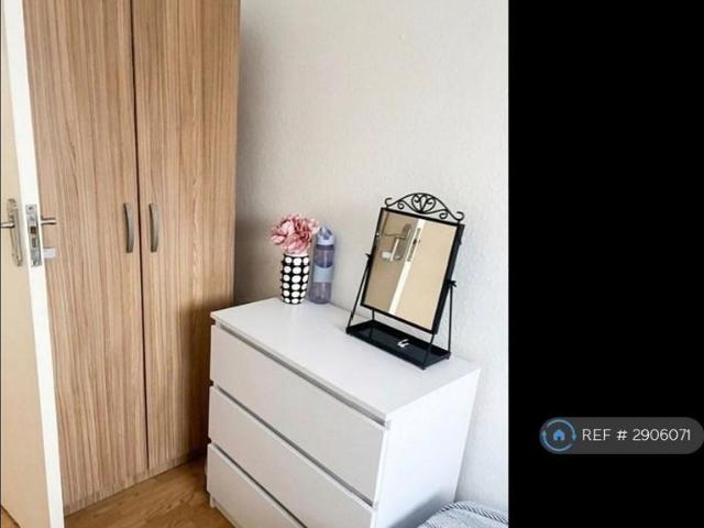 4 bedroom terraced house to rent