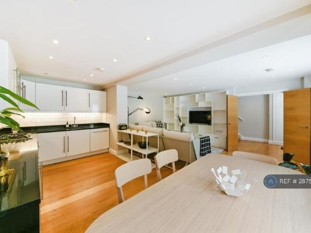 4 bedroom terraced house to rent