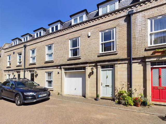 4 bedroom terraced house to rent