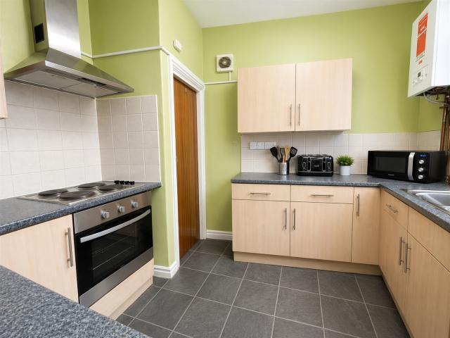 4 bedroom terraced house to rent