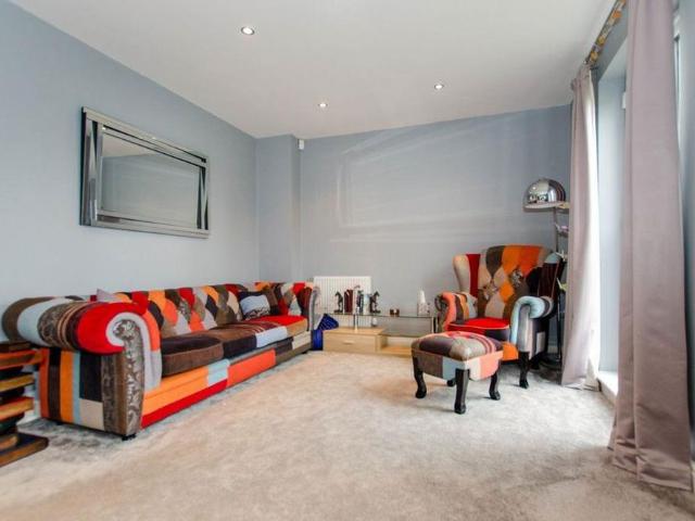4 bedroom terraced house to rent