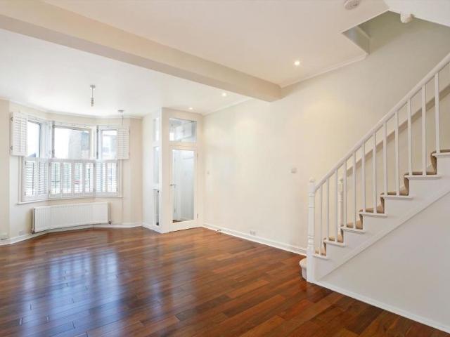 4 bedroom terraced house to rent