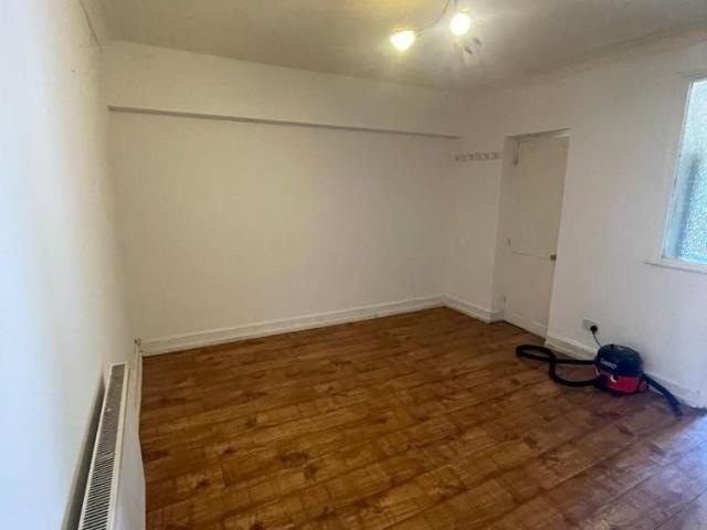 4 bedroom terraced house to rent