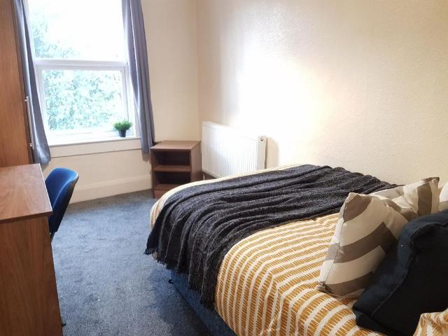 4 bedroom terraced house to rent