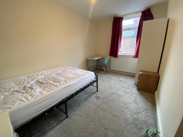 4 bedroom terraced house to rent