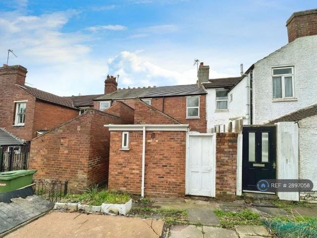 4 bedroom terraced house to rent