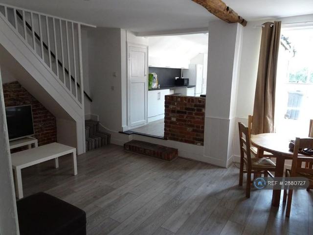 4 bedroom terraced house to rent