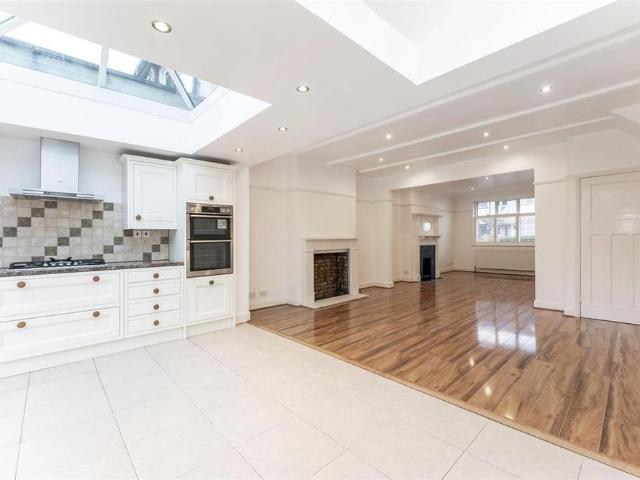4 bedroom terraced house to rent