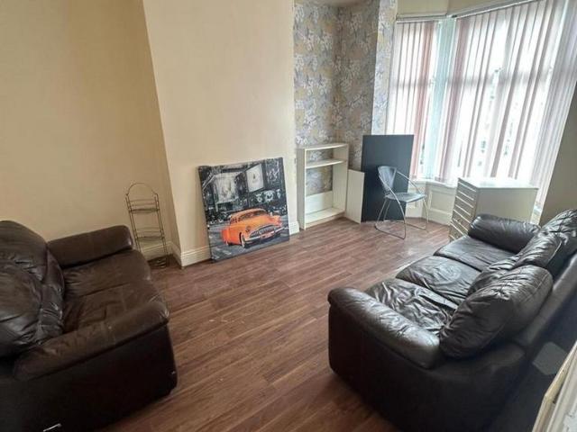 4 bedroom terraced house to rent
