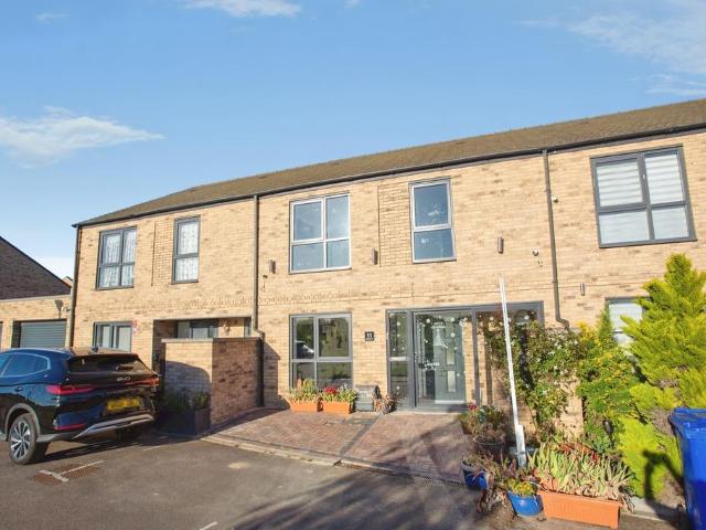 4 bedroom terraced house to rent