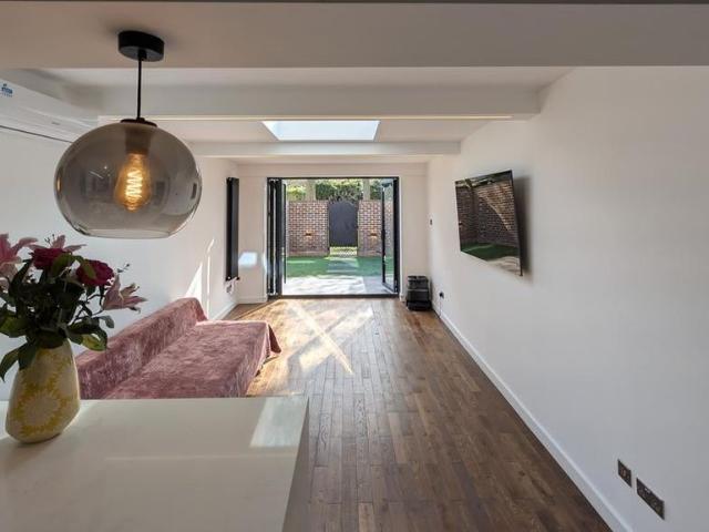 4 bedroom terraced house to rent
