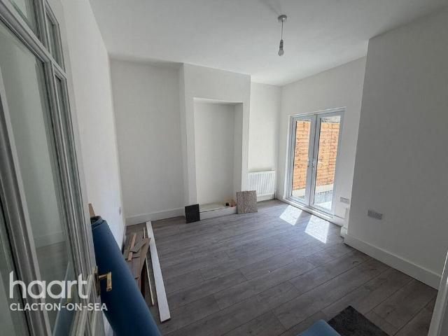 4 bedroom terraced house to rent