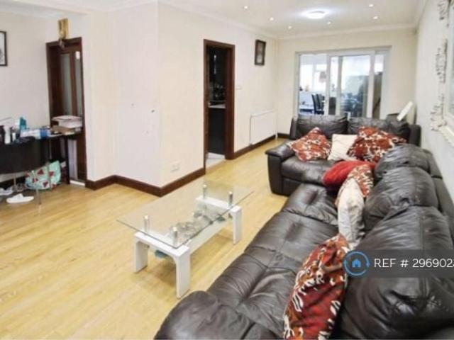 4 bedroom terraced house to rent
