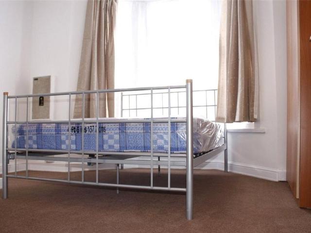 4 bedroom terraced house to rent