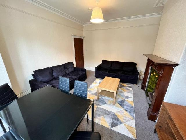 4 bedroom terraced house to rent