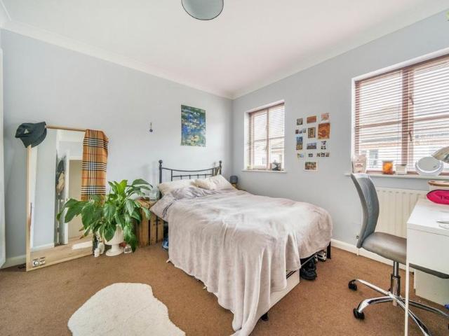 4 bedroom terraced house to rent