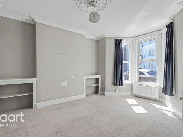 4 bedroom terraced house to rent
