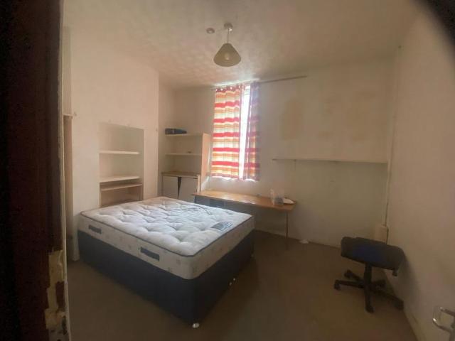 4 bedroom terraced house to rent