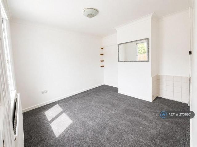 4 bedroom terraced house to rent