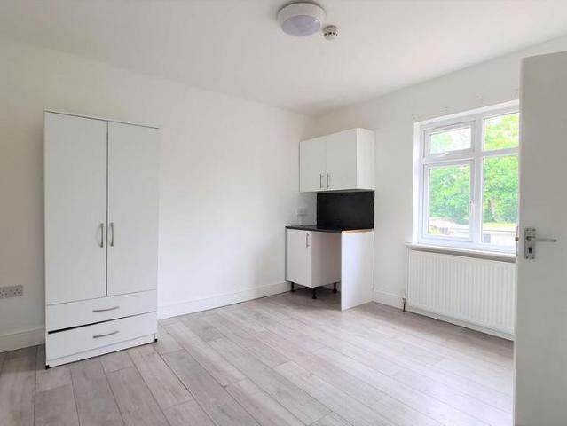 4 bedroom terraced house to rent
