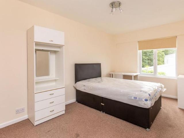4 bedroom terraced house to rent