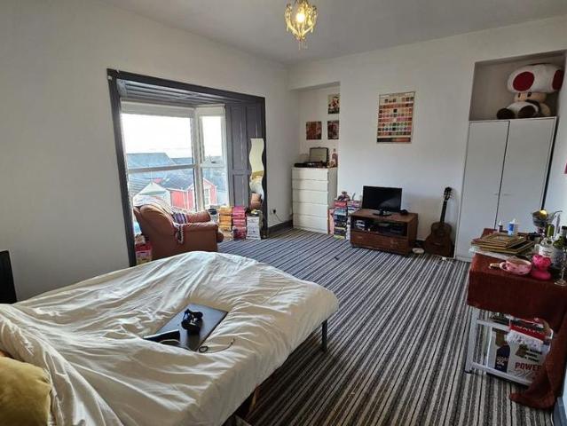 4 bedroom terraced house to rent